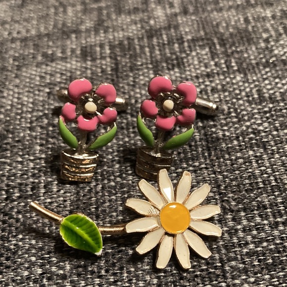 Jewelry | Vintage Daisy Pin And Cuff Links | Poshmark